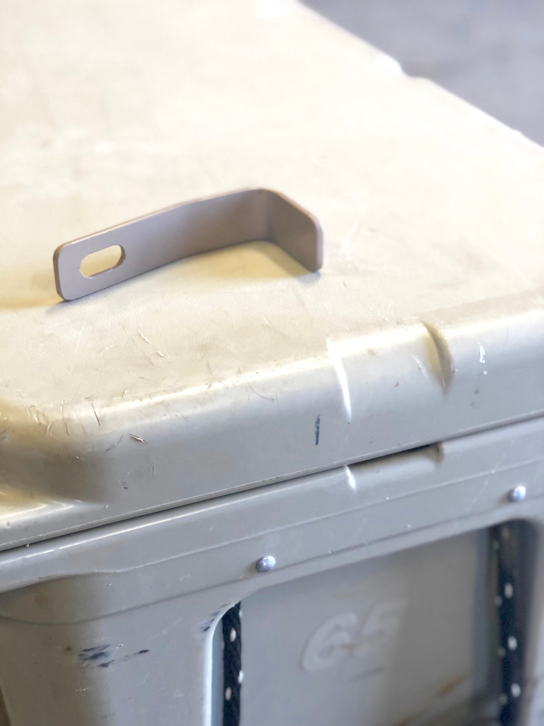 Ice Chest Locking Bracket – Twisselman Trading Co